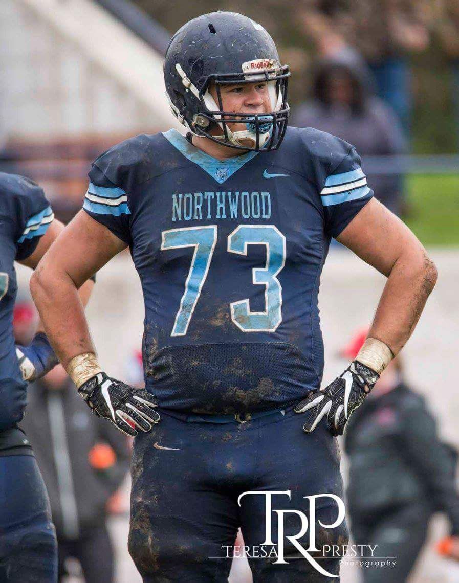 When college football lineman came out, his QB had his back - Outsports