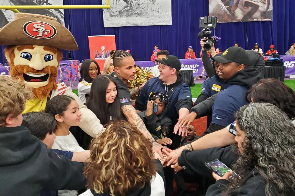 The NFL hosted LGBTQ youth at a Super Bowl flag football clinic - Outsports