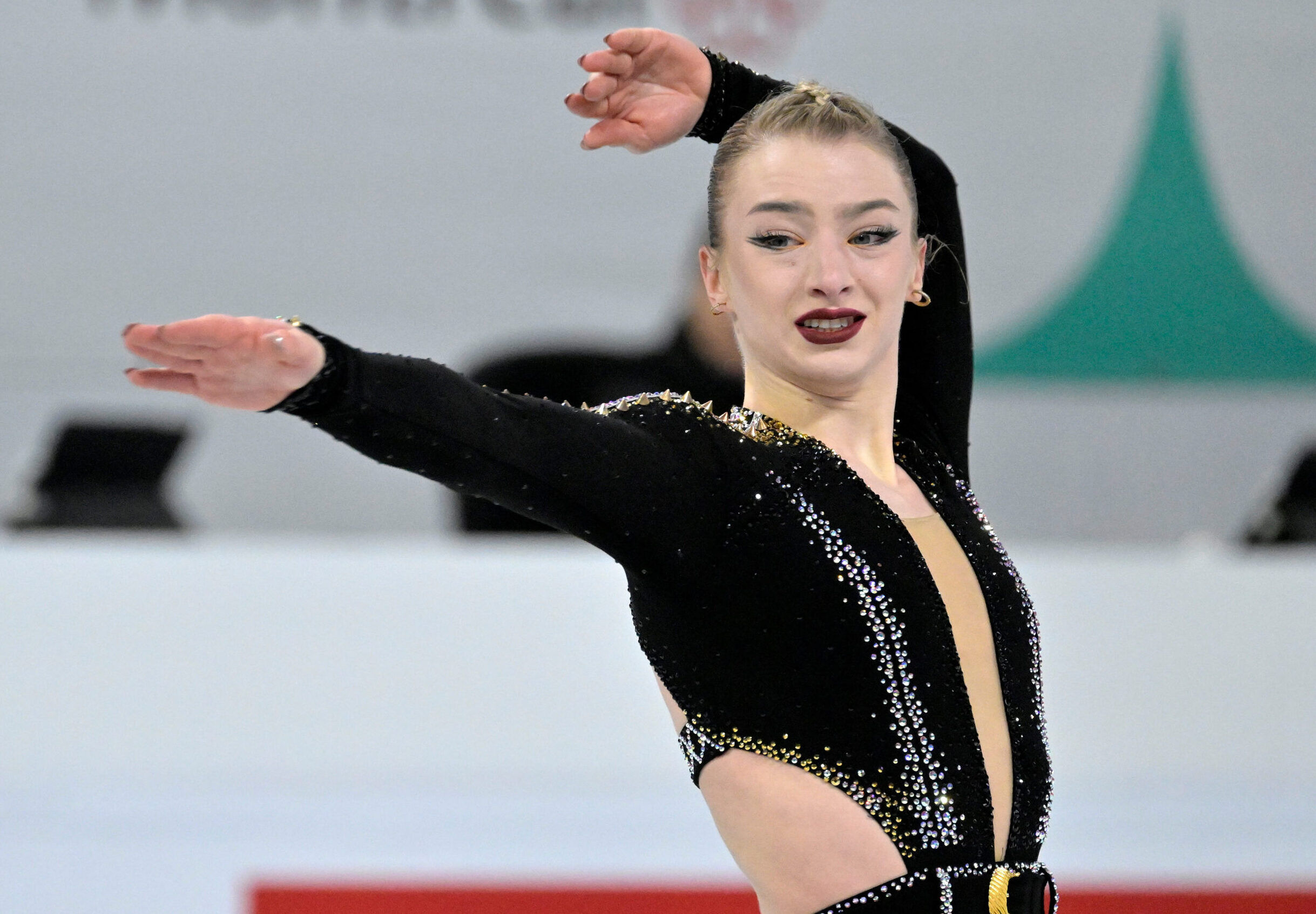 Out Skater Amber Glenn Wins Us Figure Skating Title Poses With
