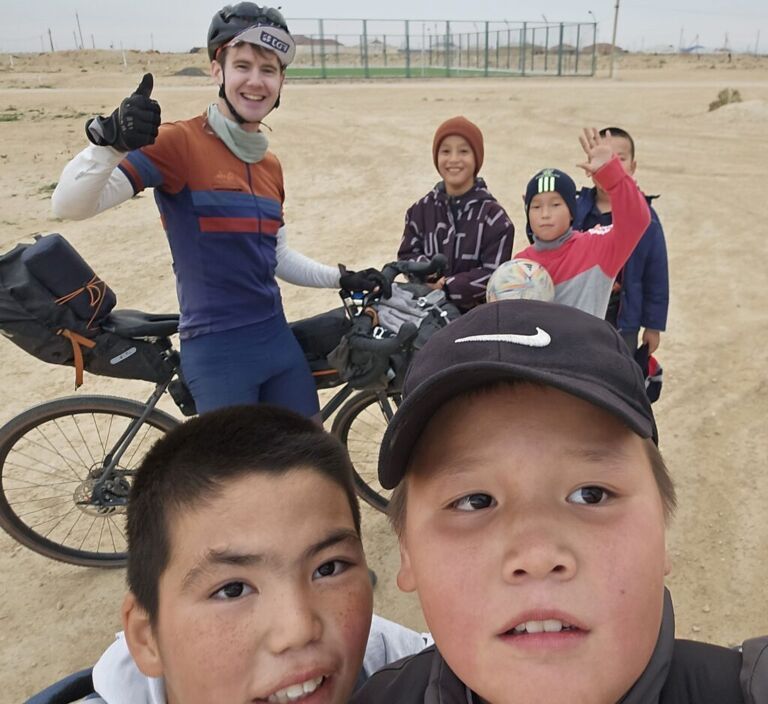 Gay cyclist found kindness on round-the-world journey - Outsports