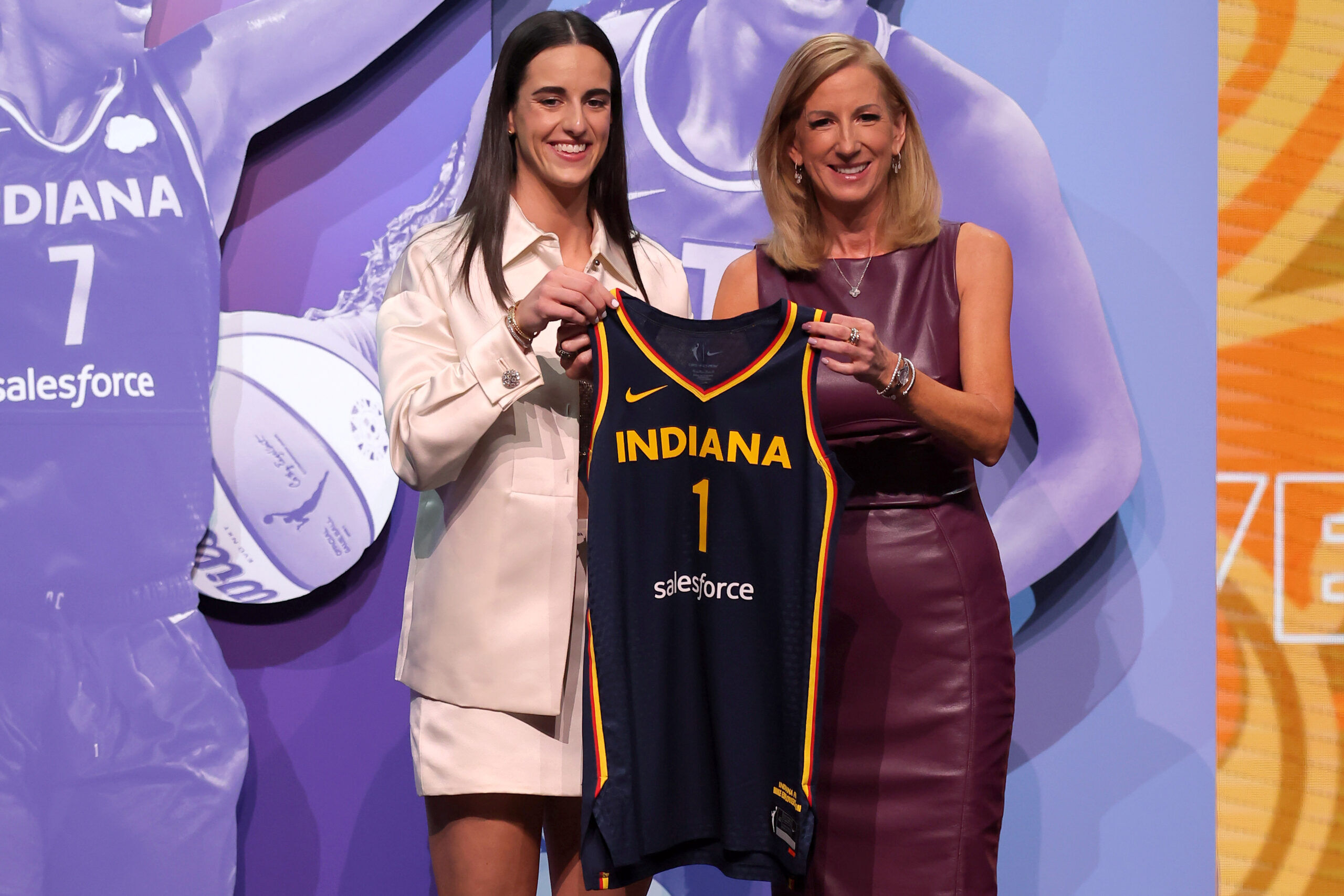 With charter flights, WNBA tells players they expect record earnings ...