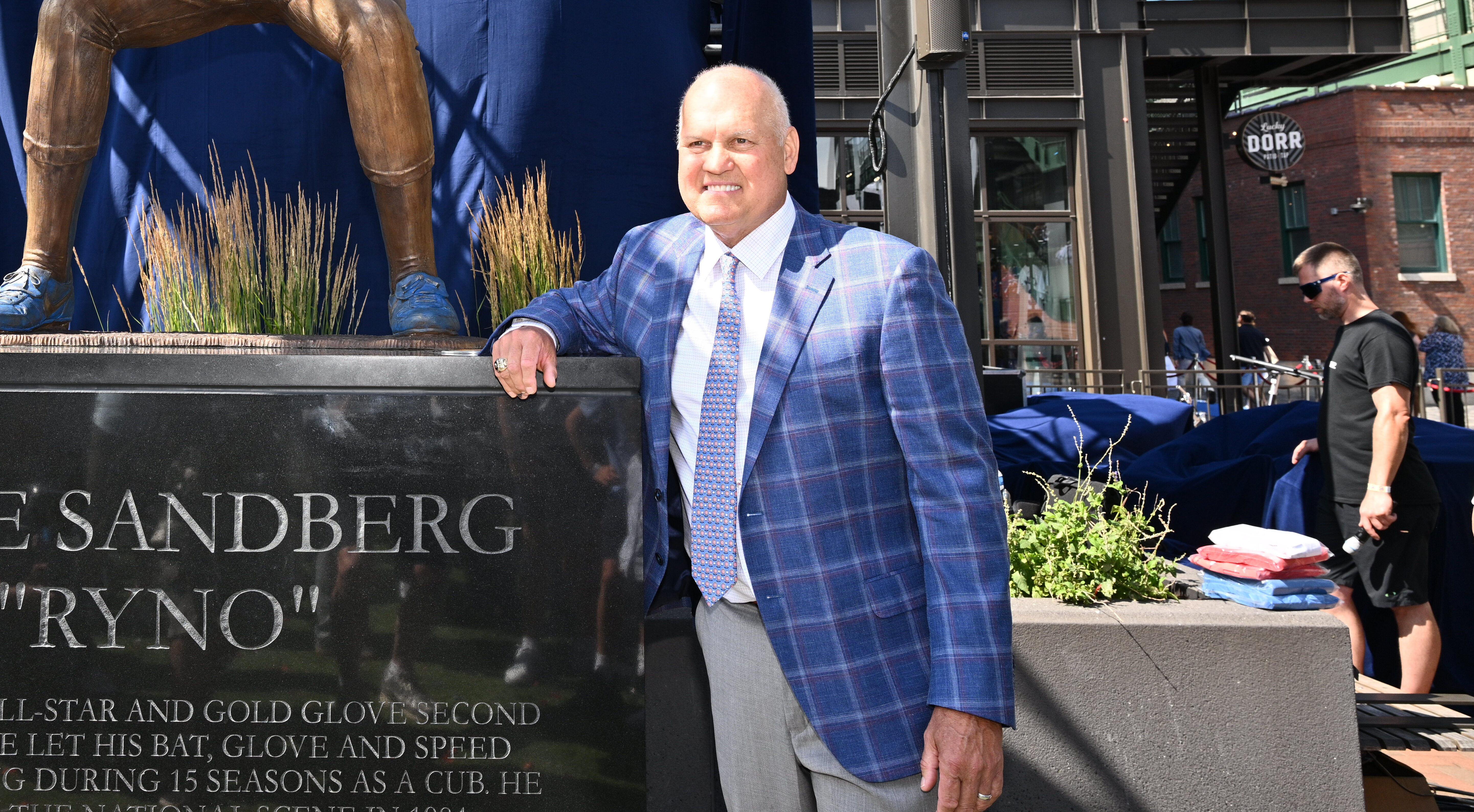 Cubs legend Ryne Sandberg embraces emotion at statue unveiling- Outsports