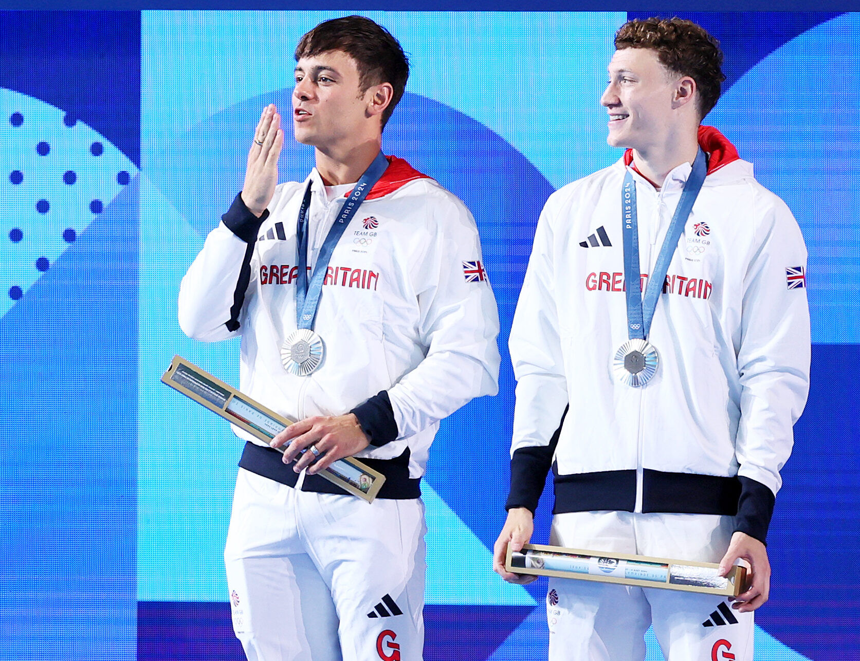 Tom Daley wins Olympic silver, blows kisses to husband and sons - Outsports