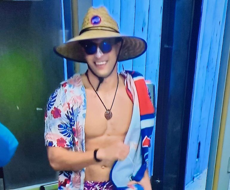 Bills receiver Mack Hollins show off his hot body before game - Outsports