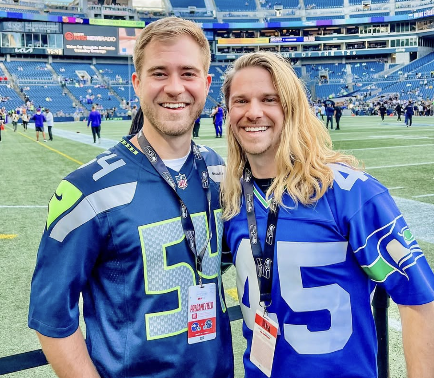 Gay NFL fan captured cheering for his team in adorable video - Outsports