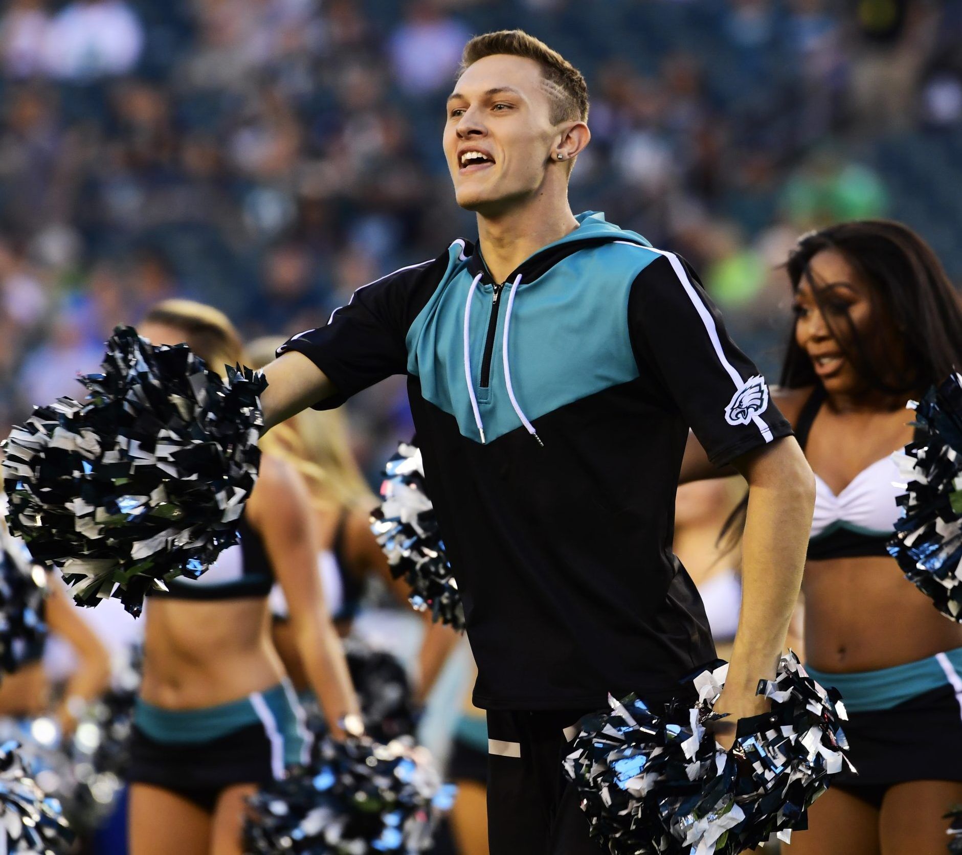 How male cheerleaders made sports welcoming to this gay fan - Outsports