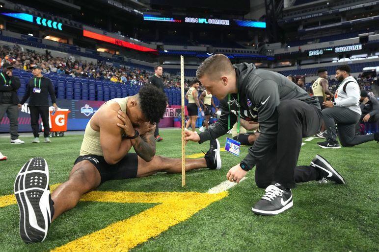 NFL Combine features dudes checking out dudes. What? - Outsports