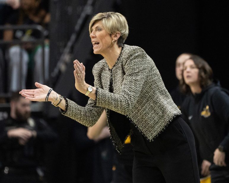 Meet 9 gay, lesbian players, coaches in women's college basketball ...