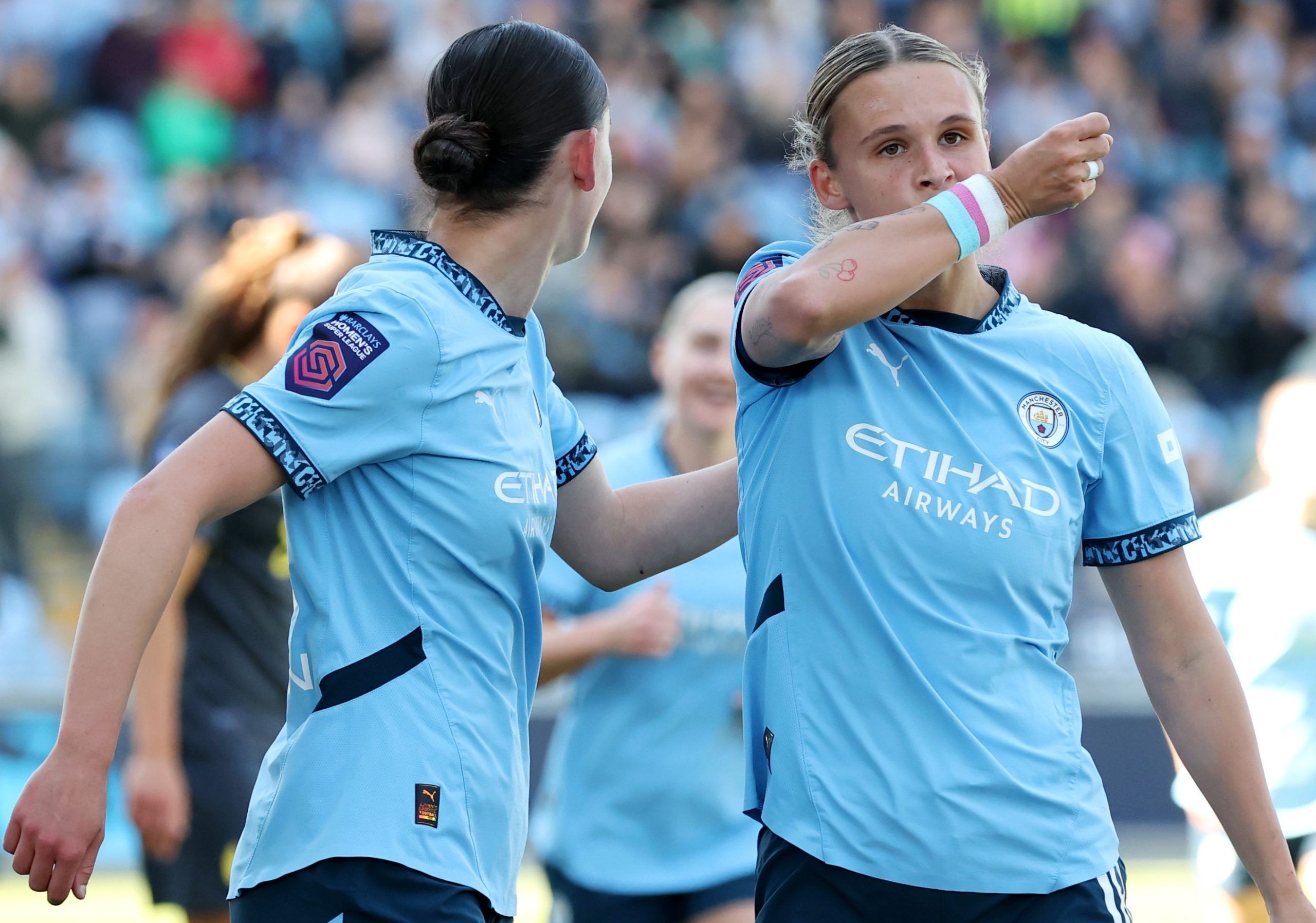 Soccer star dedicates goal to trans women with powerful message - Outsports