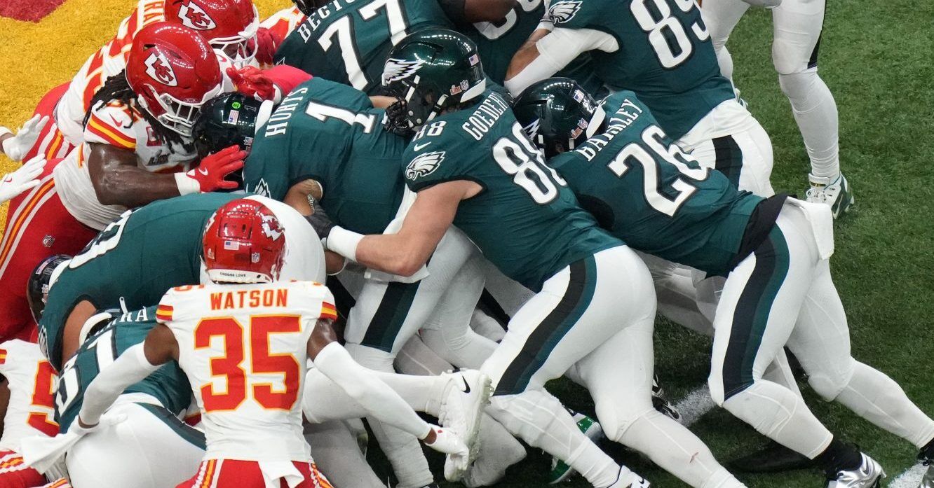 Eagles' Tush Push is back and Dude Wipes is sponsoring it - Outsports